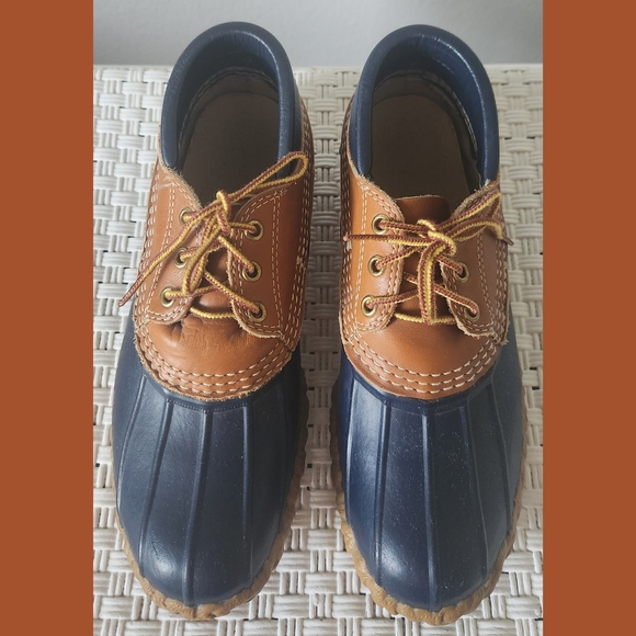 L.L. Bean | Shoes | Ll Bean Womens Navy Gum Tie Lace Shoes Boots Sz 9 ...